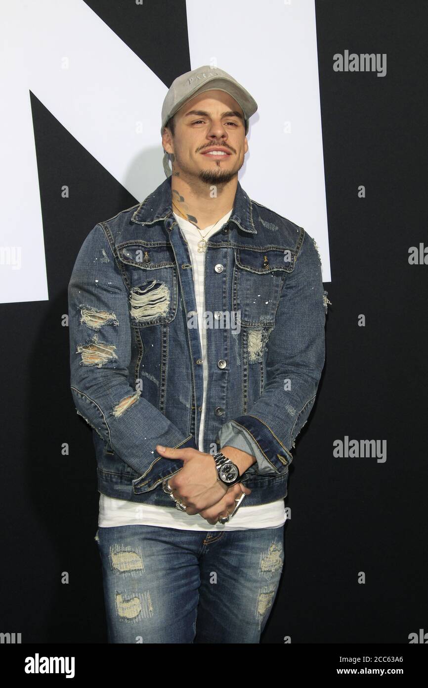 LOS ANGELES - OCT 17: Beau Casper Smart at the Halloween Premiere at ...