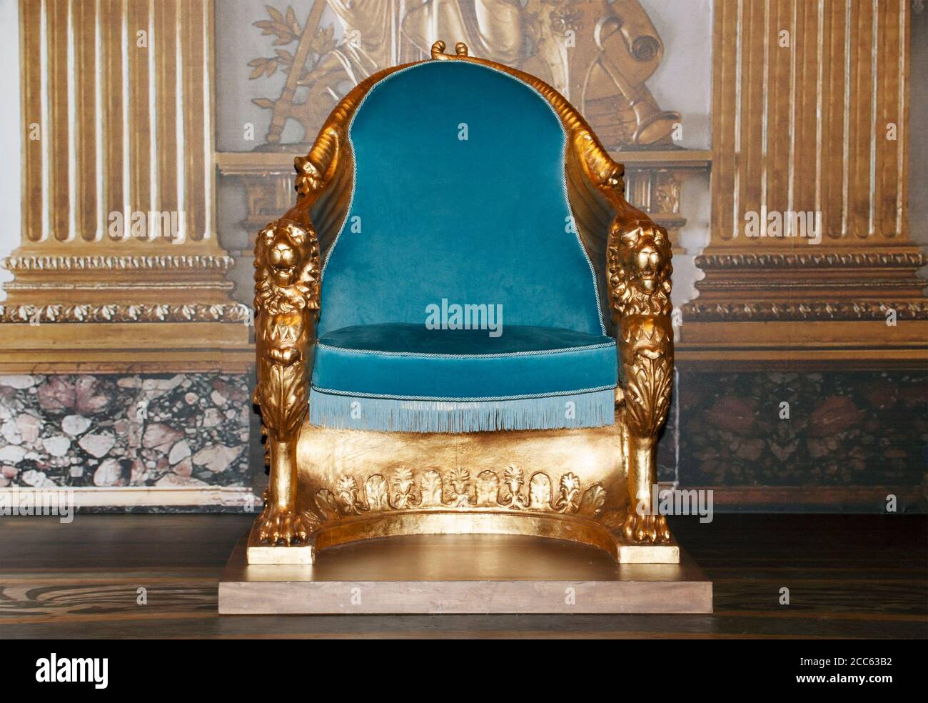 Golden throne hi-res stock photography and images - Alamy