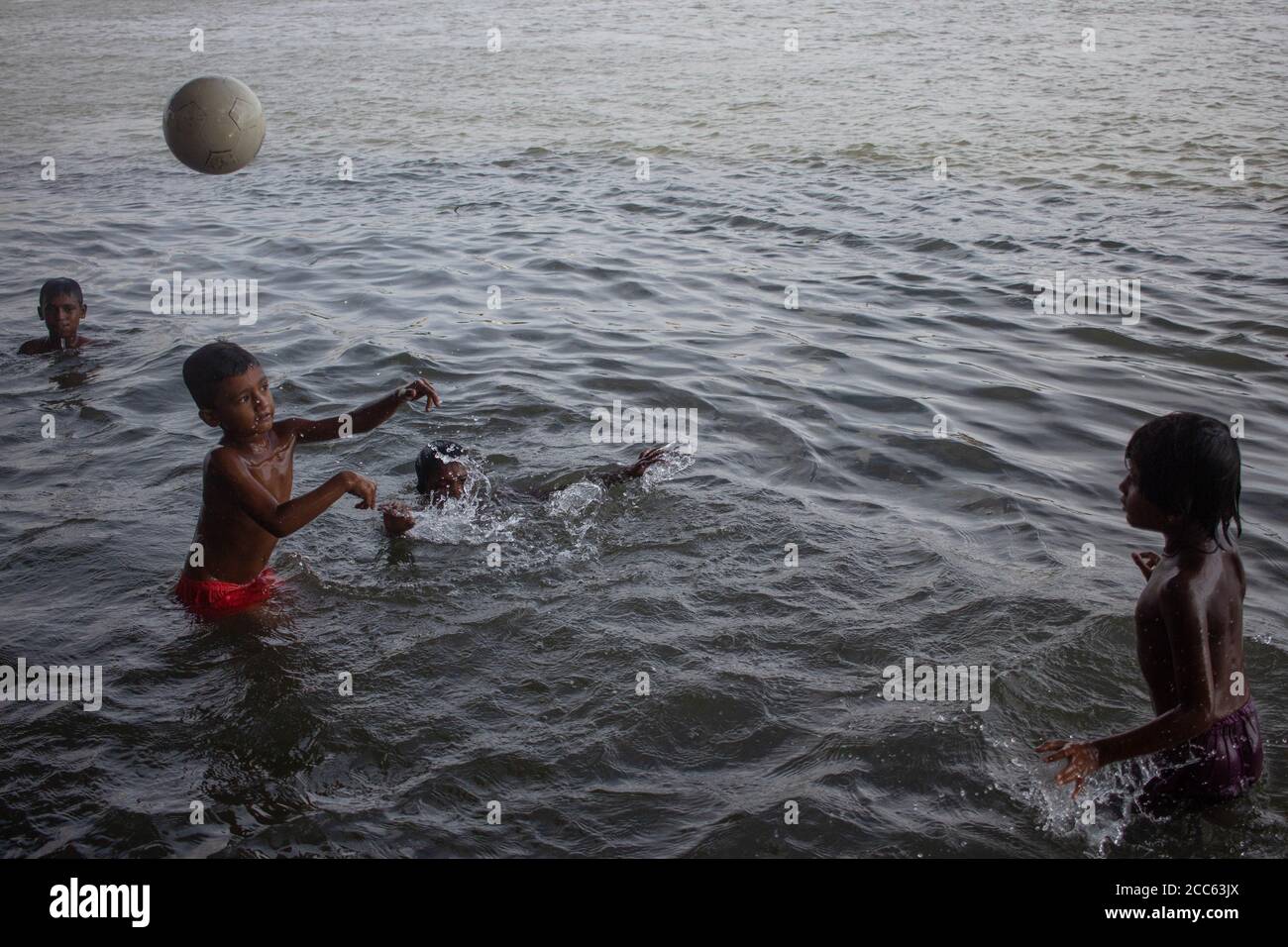 Kids bathing river hi-res stock photography and images - Alamy