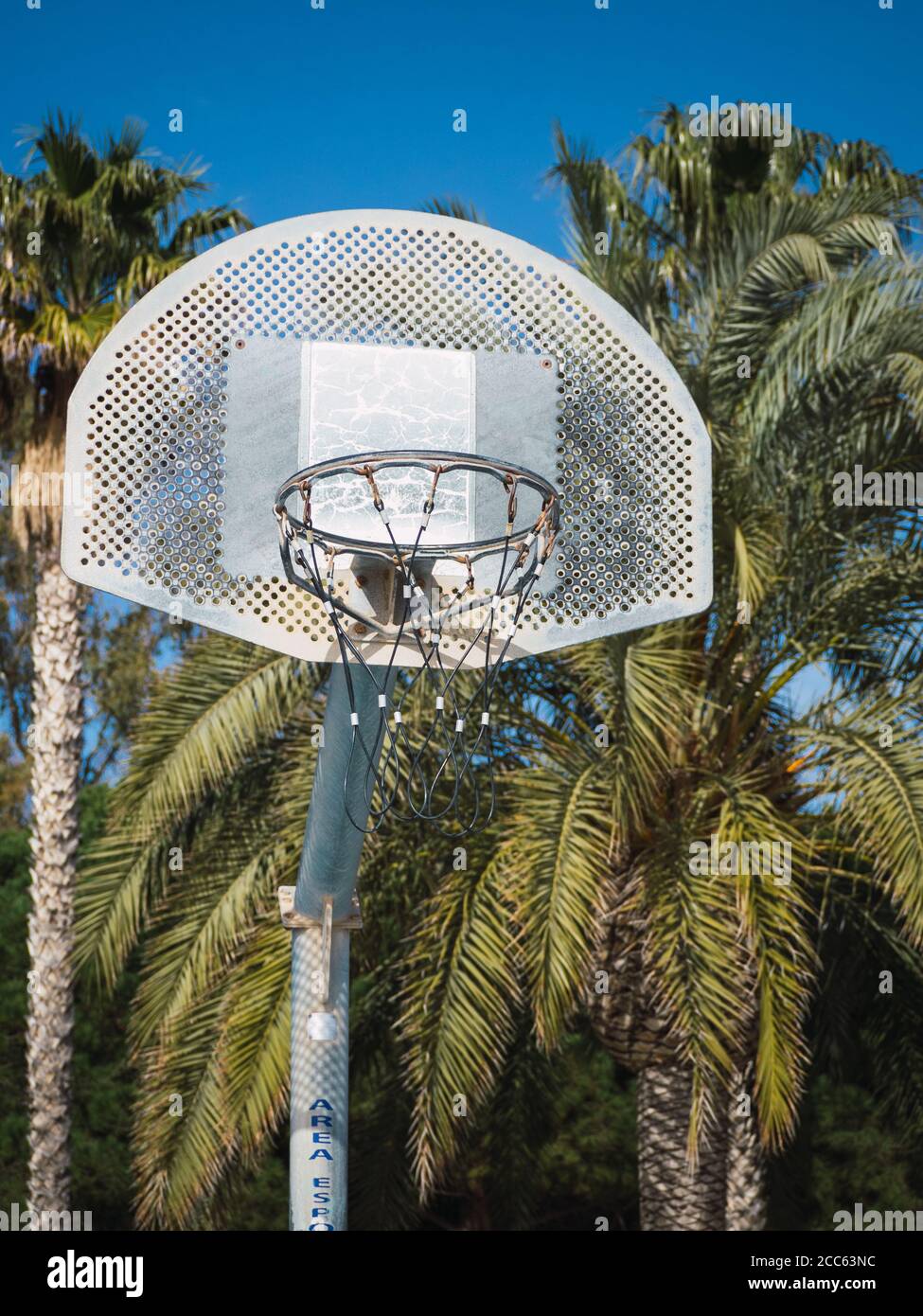 School team basketball outside hi-res stock photography and images - Alamy