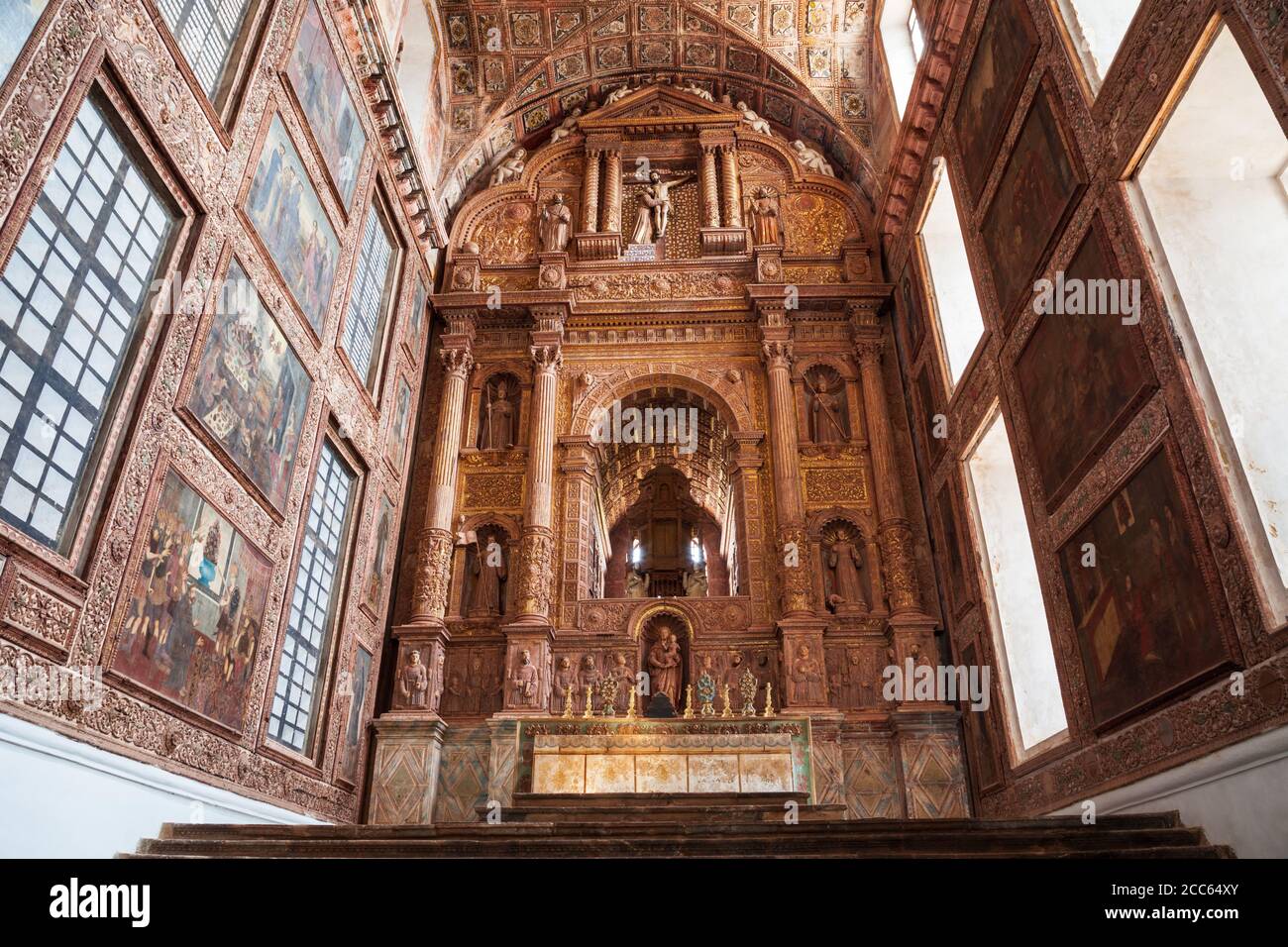 St. francis basilica interior goa hi-res stock photography and images ...