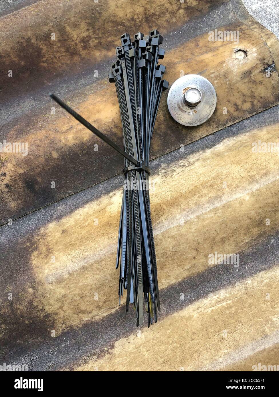 Cable ties hi-res stock photography and images - Alamy