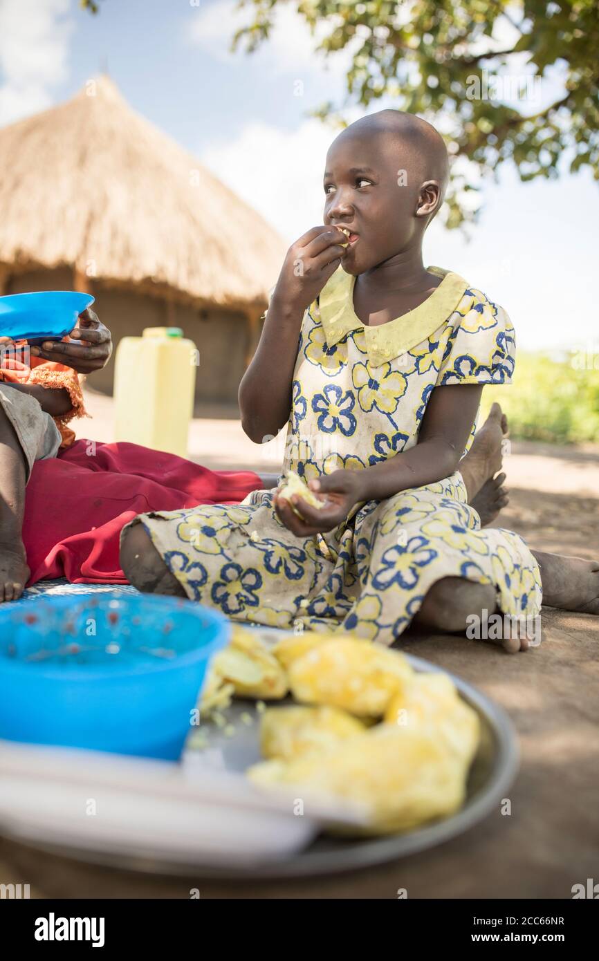 World refugee day meal hi-res stock photography and images - Alamy