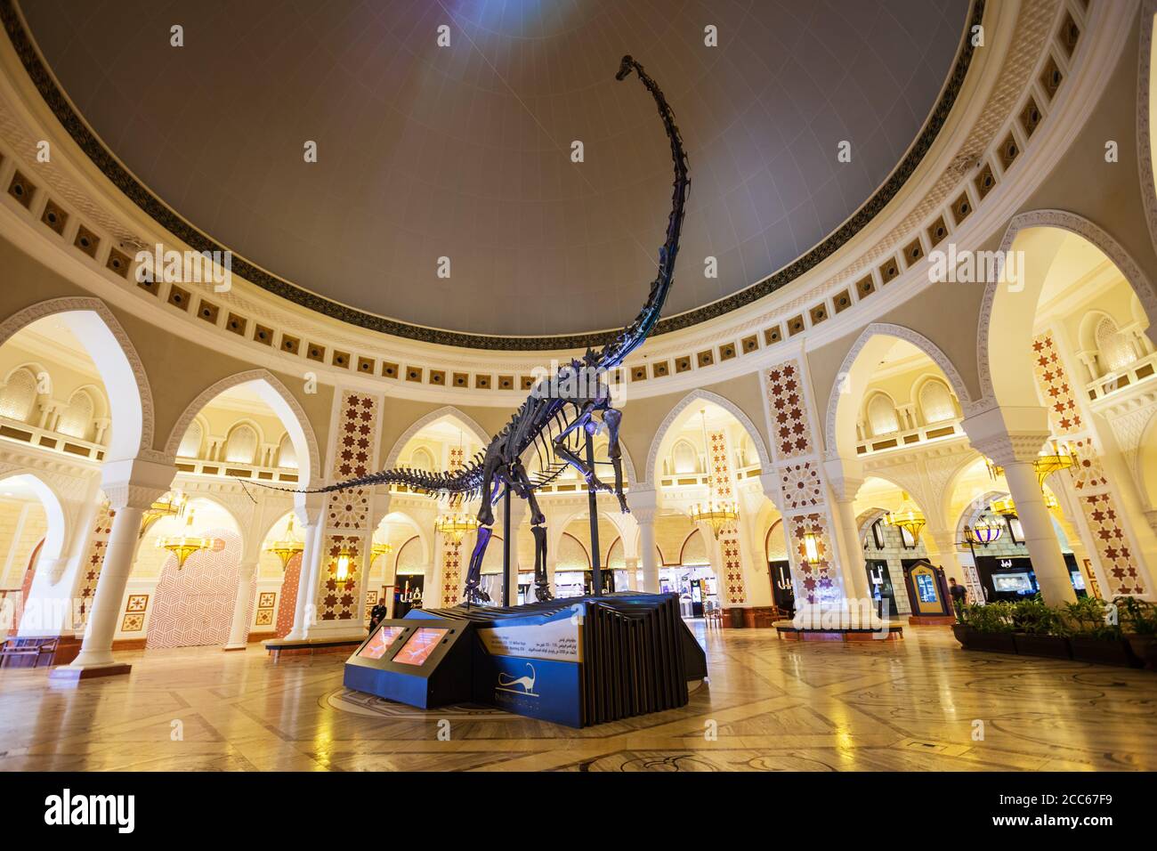 Old arabic statue hi-res stock photography and images - Alamy