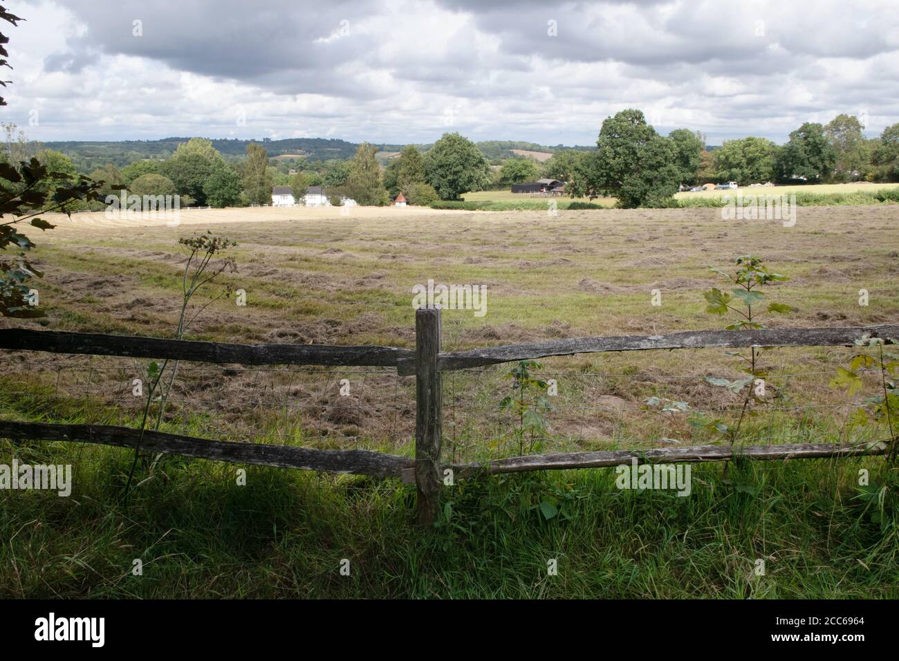 English sussex countryside hi-res stock photography and images - Alamy