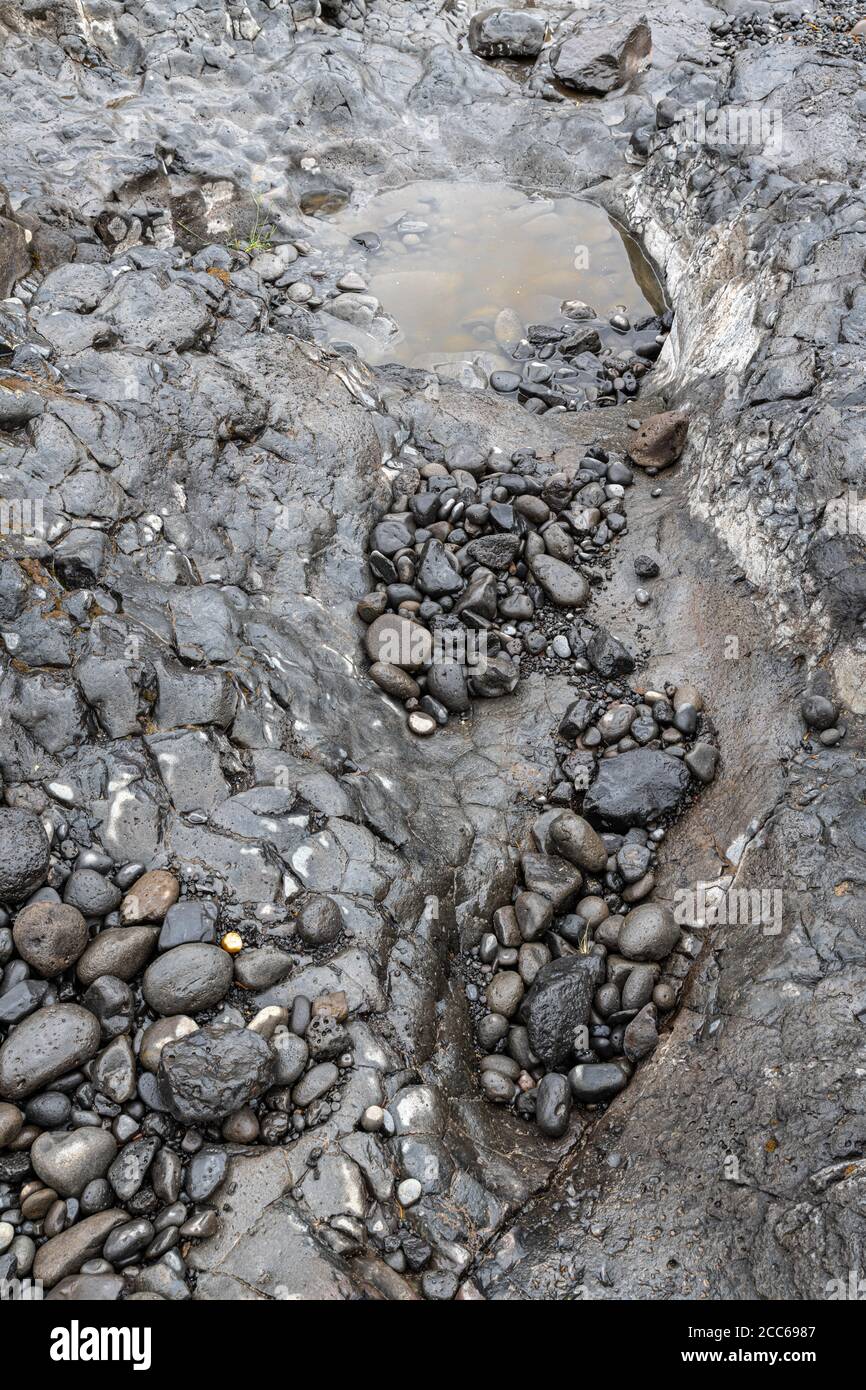 Stones in the river bed hi-res stock photography and images - Alamy