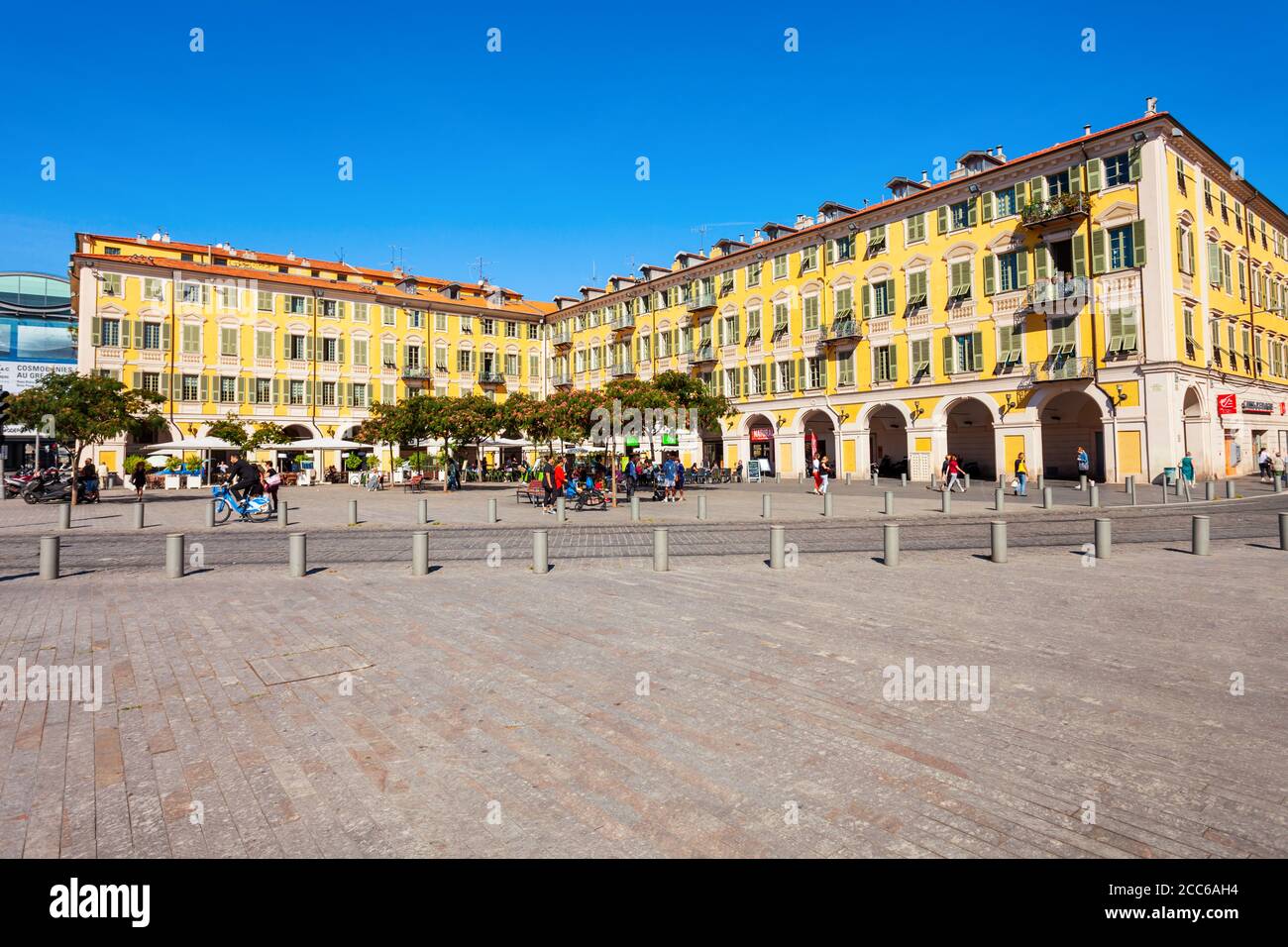 Nice place garibaldi hi-res stock photography and images - Alamy