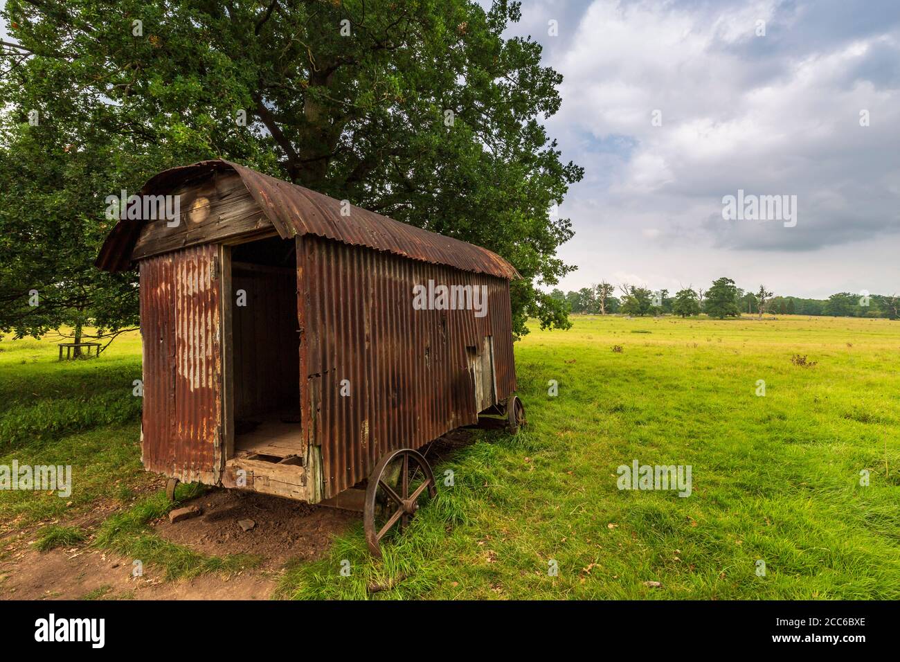Old shepherds hut hi-res stock photography and images - Alamy