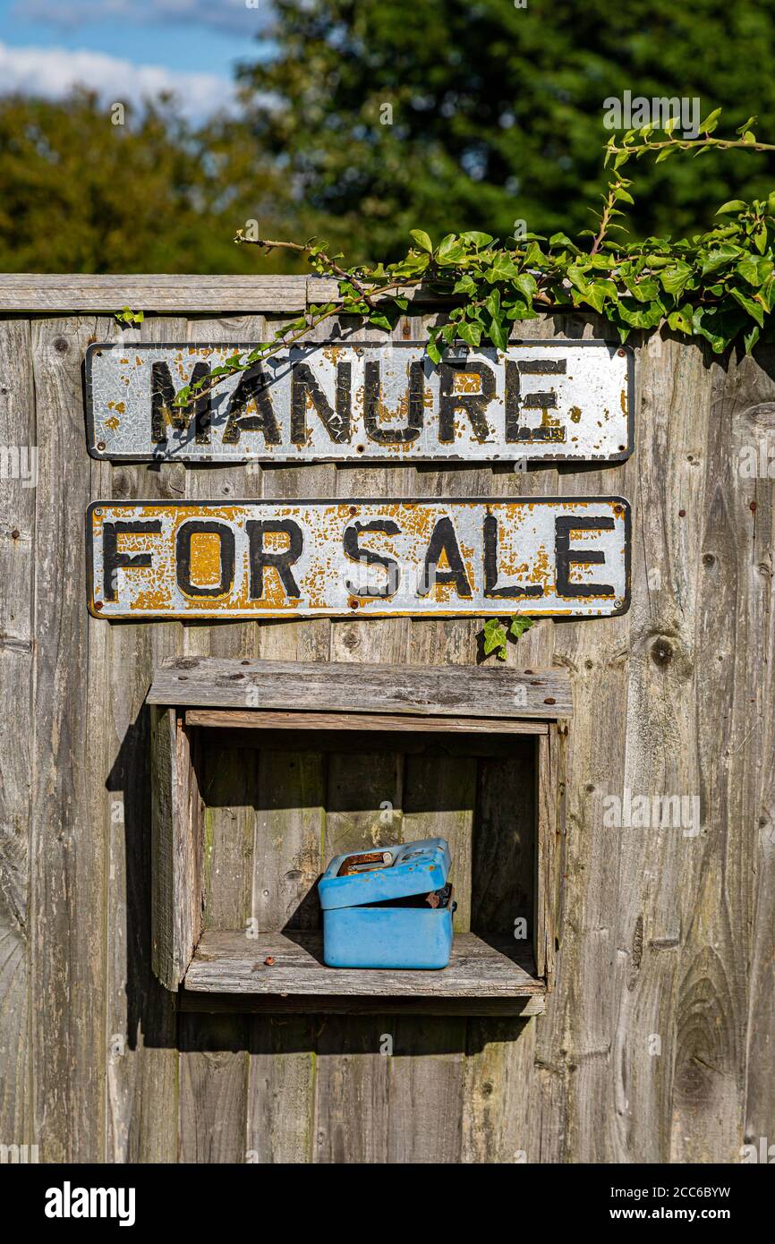 Sign manure hi-res stock photography and images - Alamy