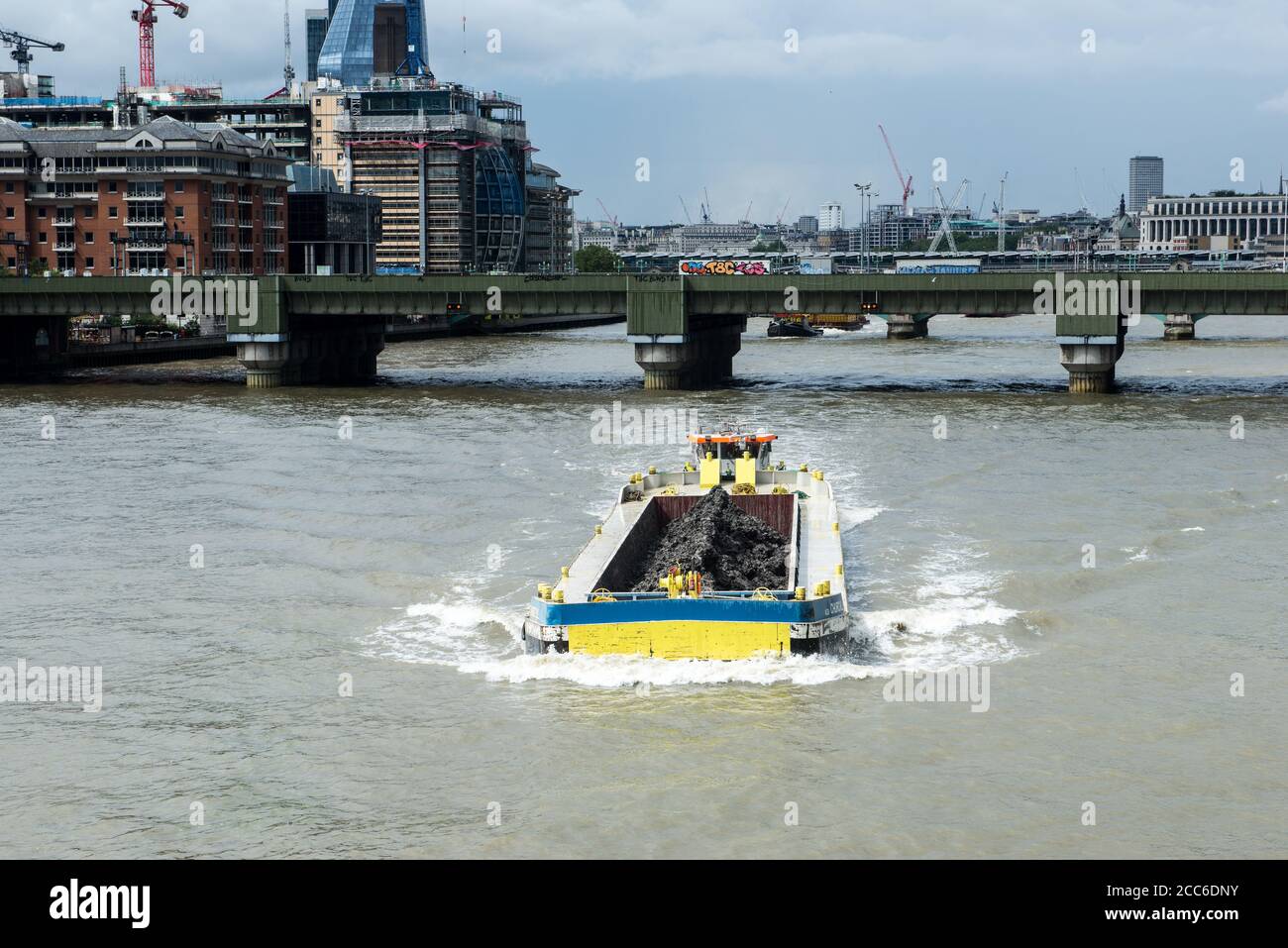 Dredging thames hi-res stock photography and images - Alamy