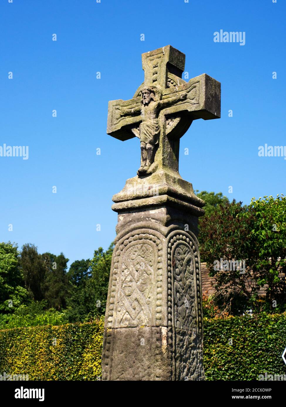 Follifoot village cross hi-res stock photography and images - Alamy