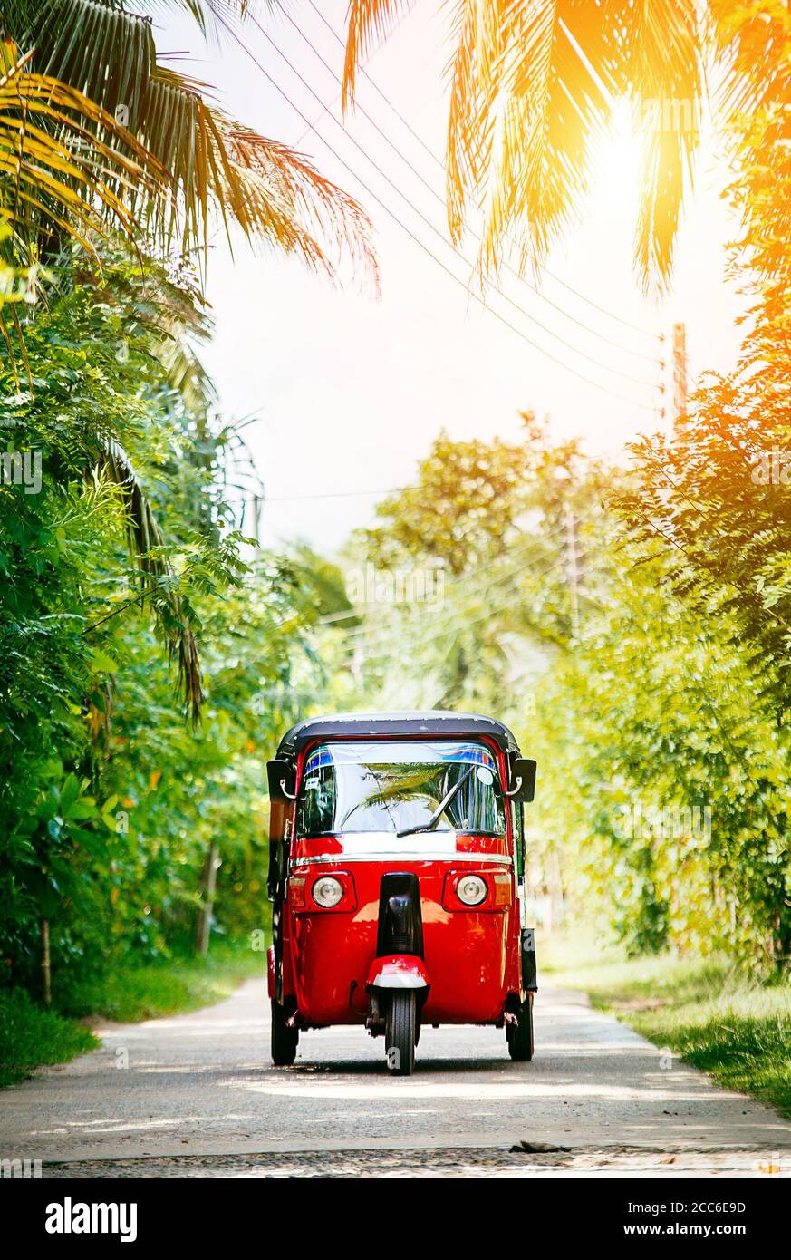 Fast tuk tuk sri lanka hi-res stock photography and images - Alamy