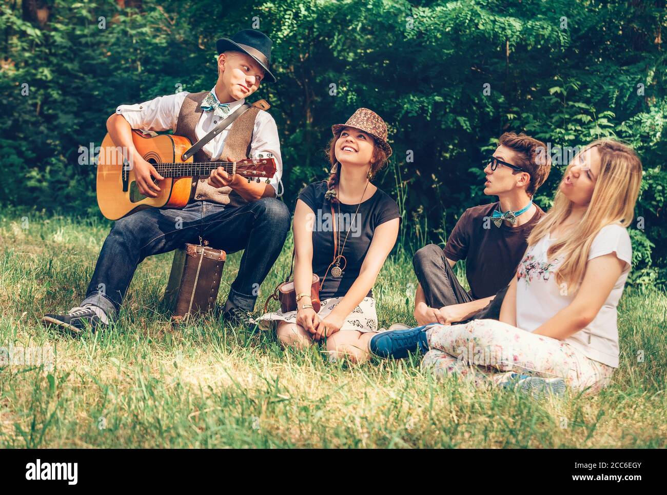 Singing group boy hi-res stock photography and images - Alamy