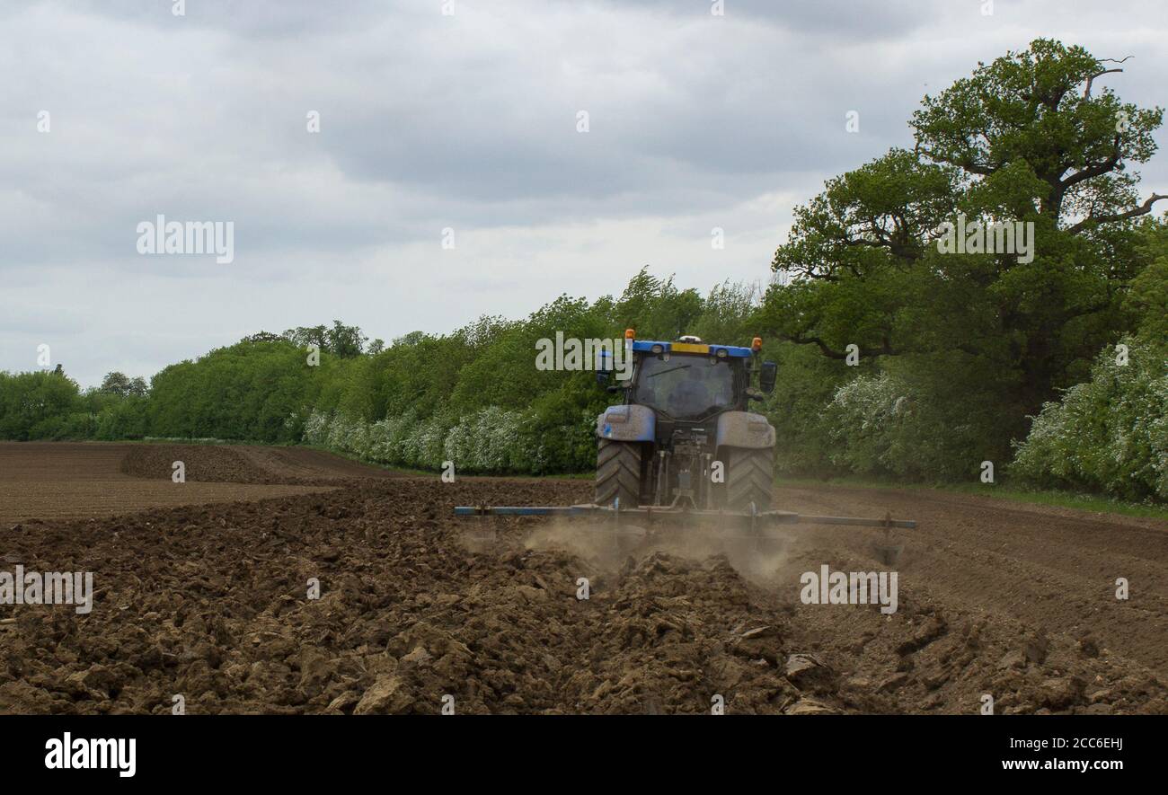 Fenland tractor ploughing hi-res stock photography and images - Alamy