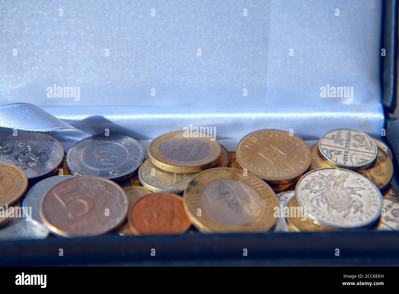 Random coins hi-res stock photography and images - Alamy