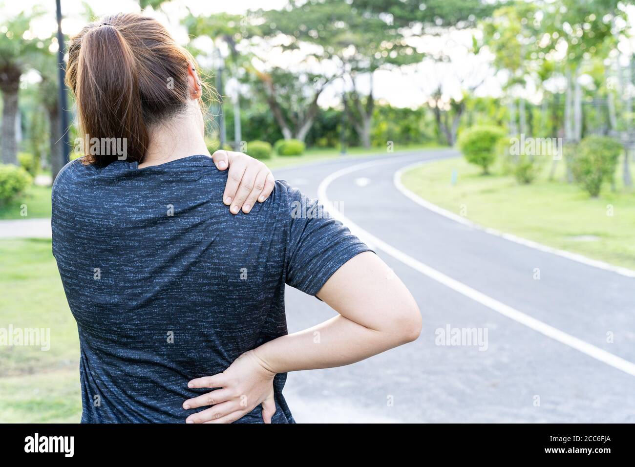 Female athlete injury hi-res stock photography and images - Alamy