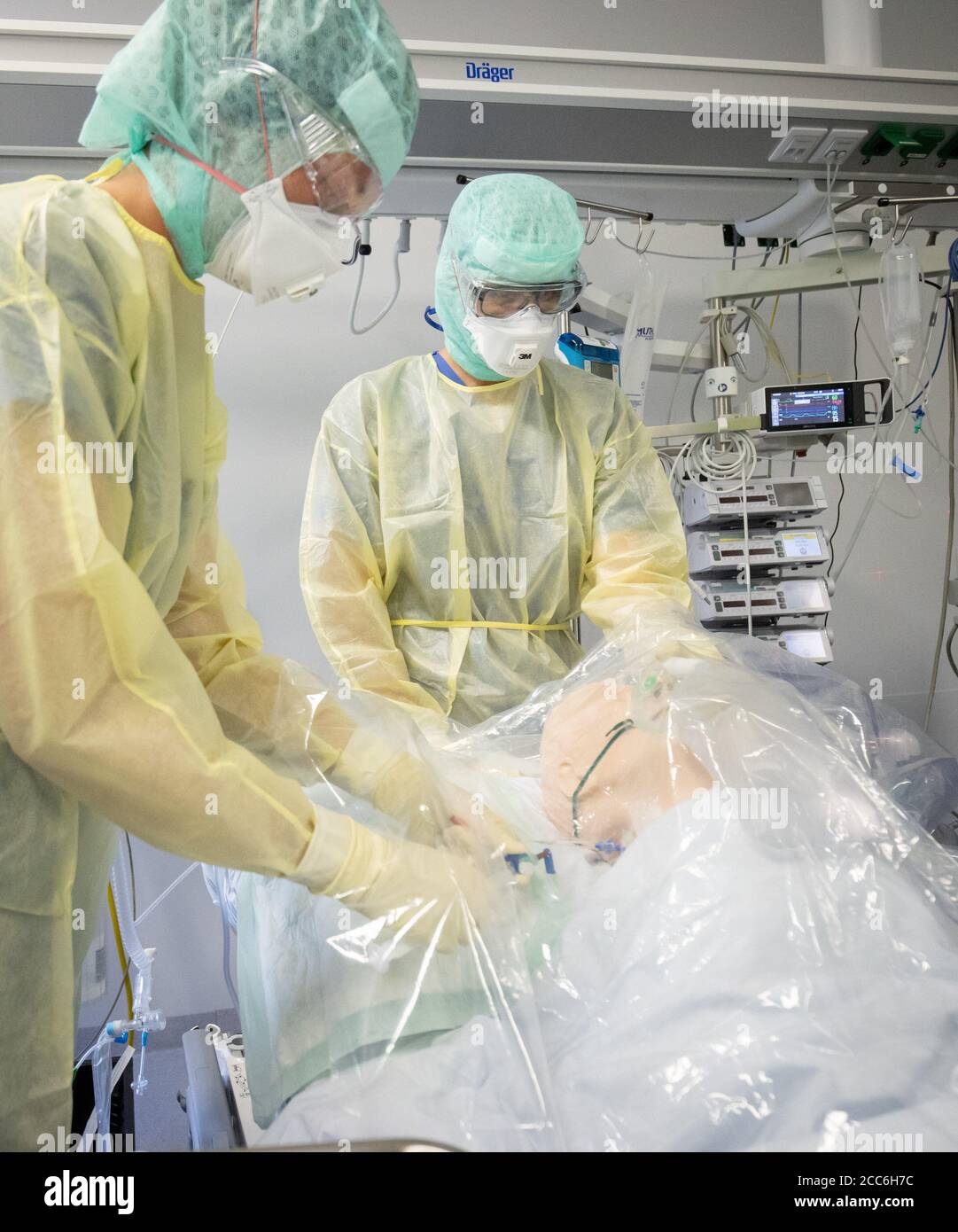 Intubation patient hi-res stock photography and images - Alamy