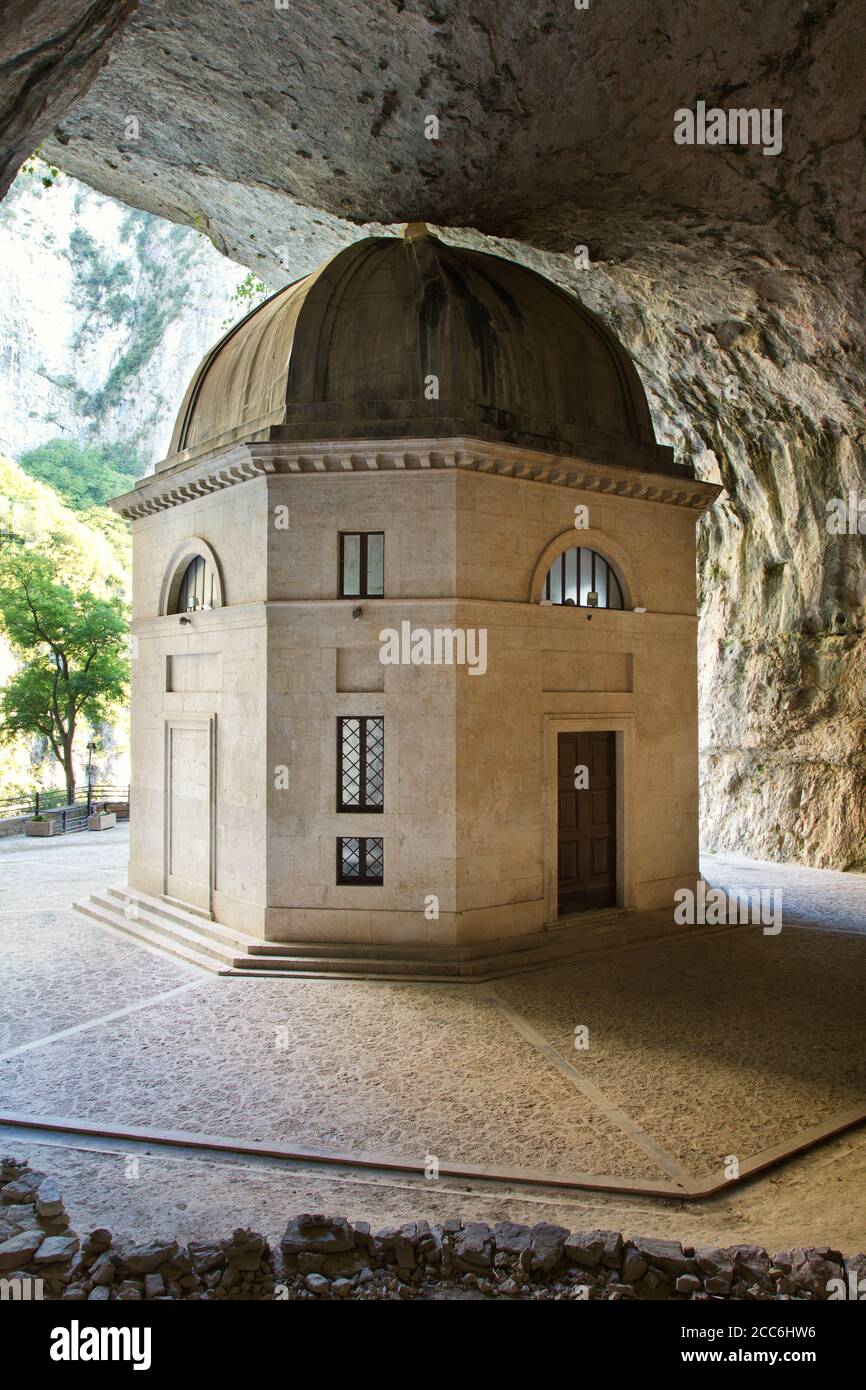 The magical neoclassical Temple of Valadier (Tempietto) built in an ...