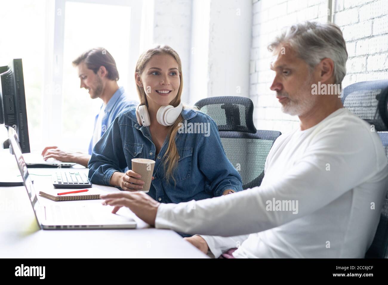 Modern busy office desks hi-res stock photography and images - Alamy