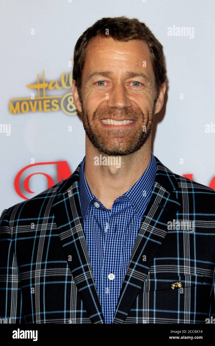 LOS ANGELES - DEC 4: Colin Ferguson at the Once Upon A Christmas ...