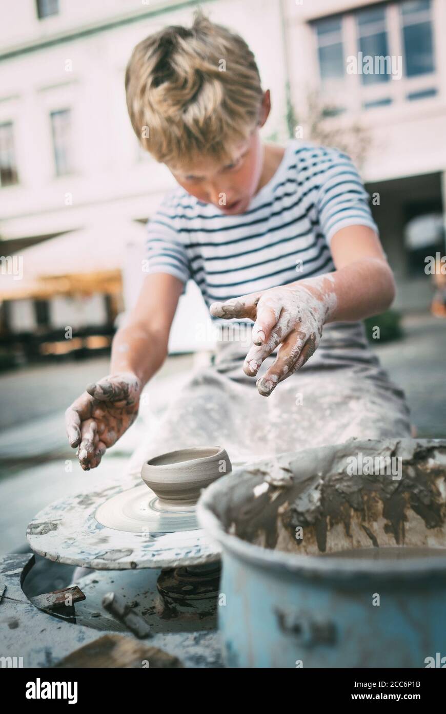 Kids pottery hi-res stock photography and images - Alamy