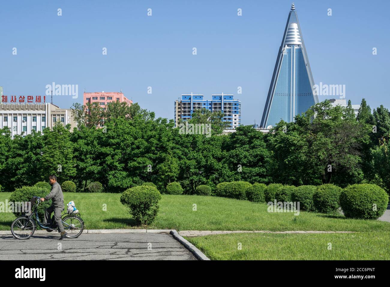 Ryugyong Hotel, Pyongyang, North Korea Stock Photo - Alamy