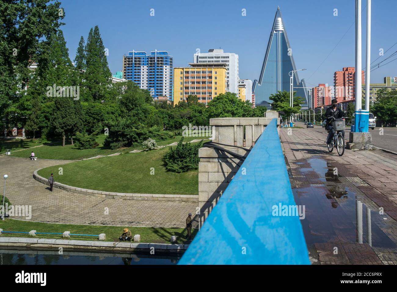Ryugyong Hotel, Pyongyang, North Korea Stock Photo - Alamy