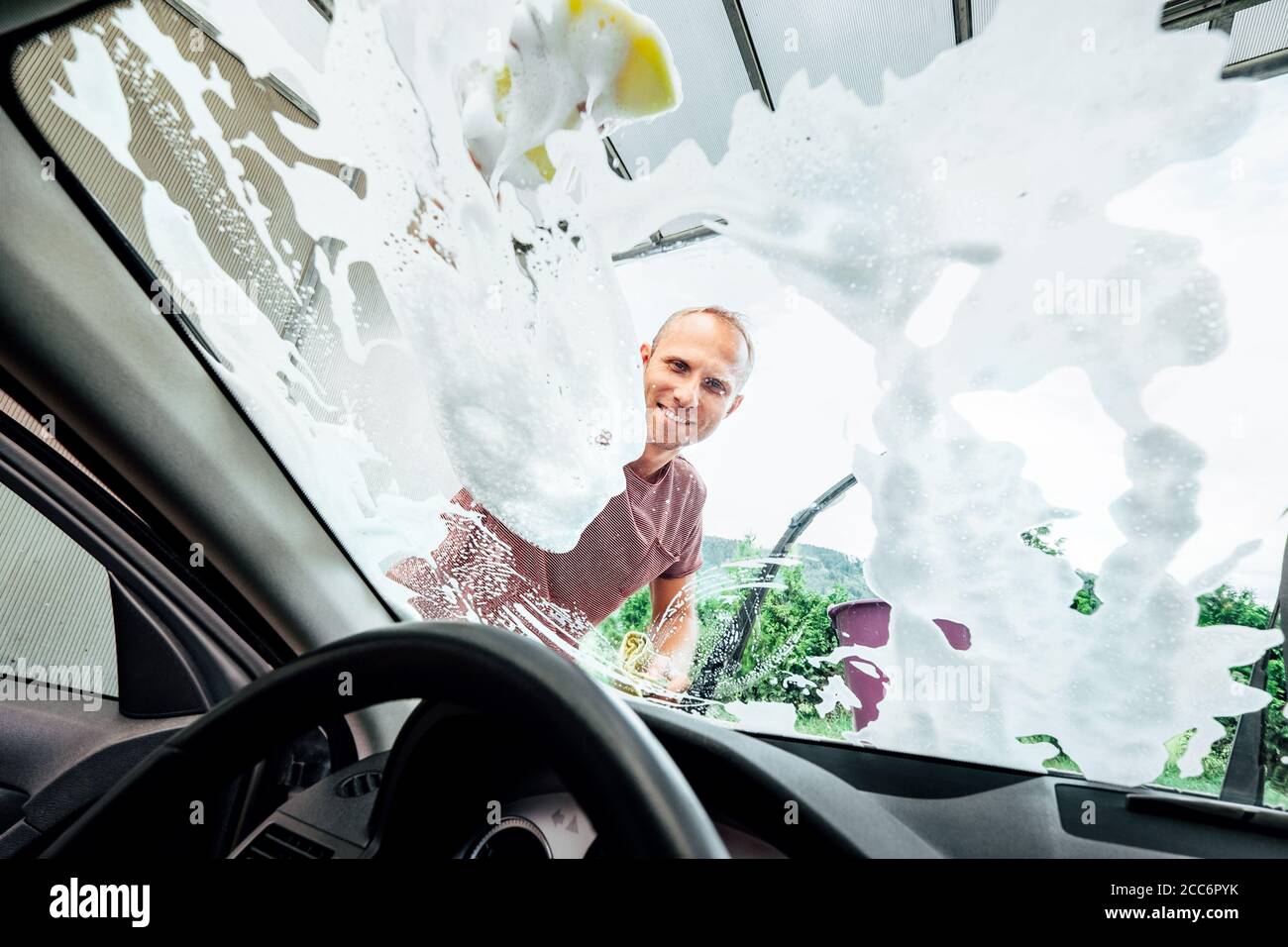 Man washing car windscreen hi-res stock photography and images - Alamy