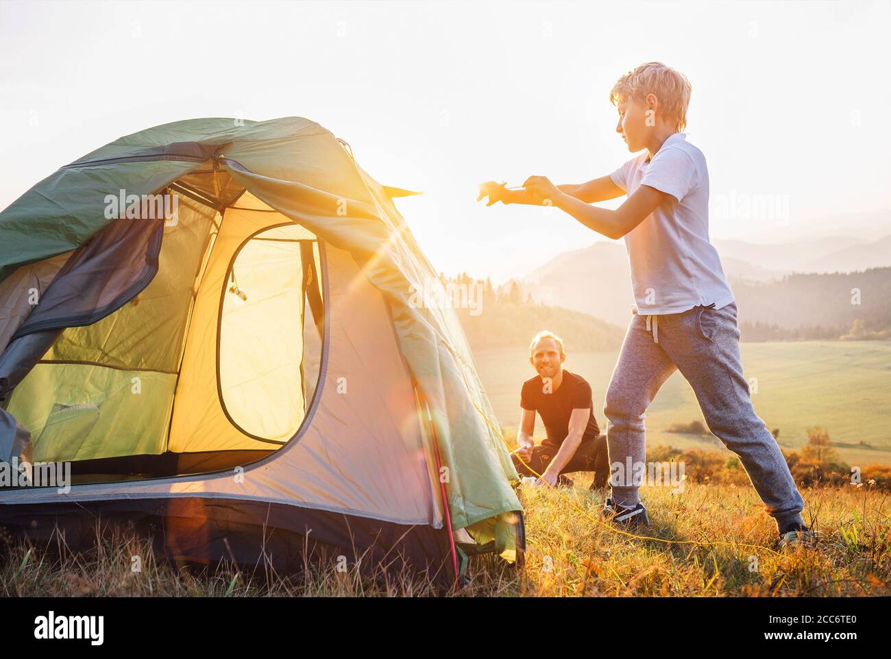 Setting up tent learning hi-res stock photography and images - Alamy