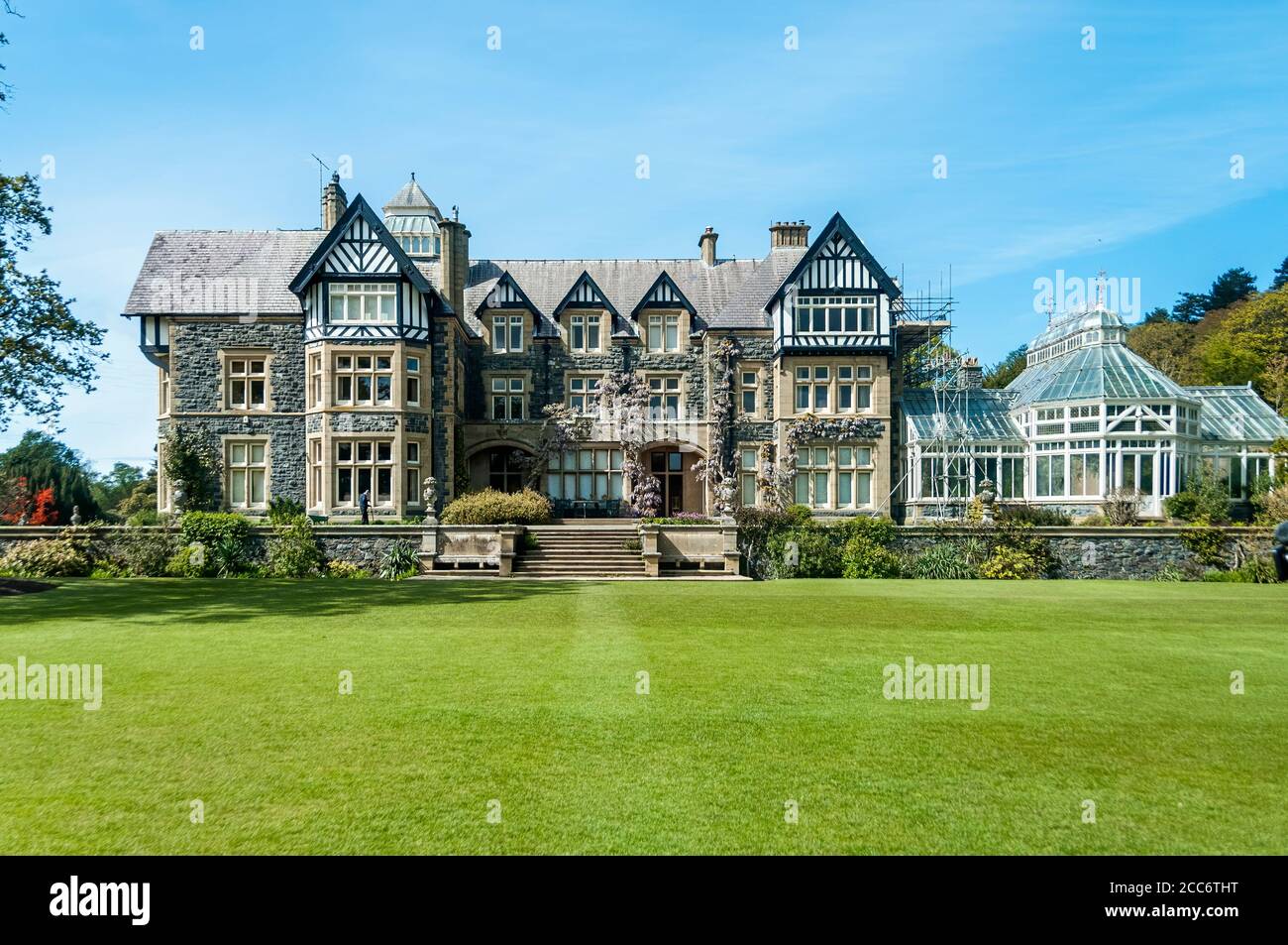 Bodnant hall hi-res stock photography and images - Alamy