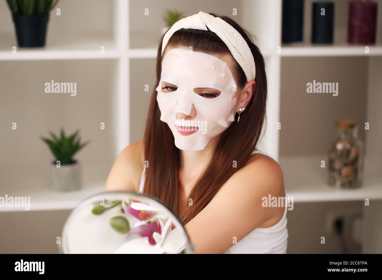 Moisturizing mask hi-res stock photography and images - Alamy