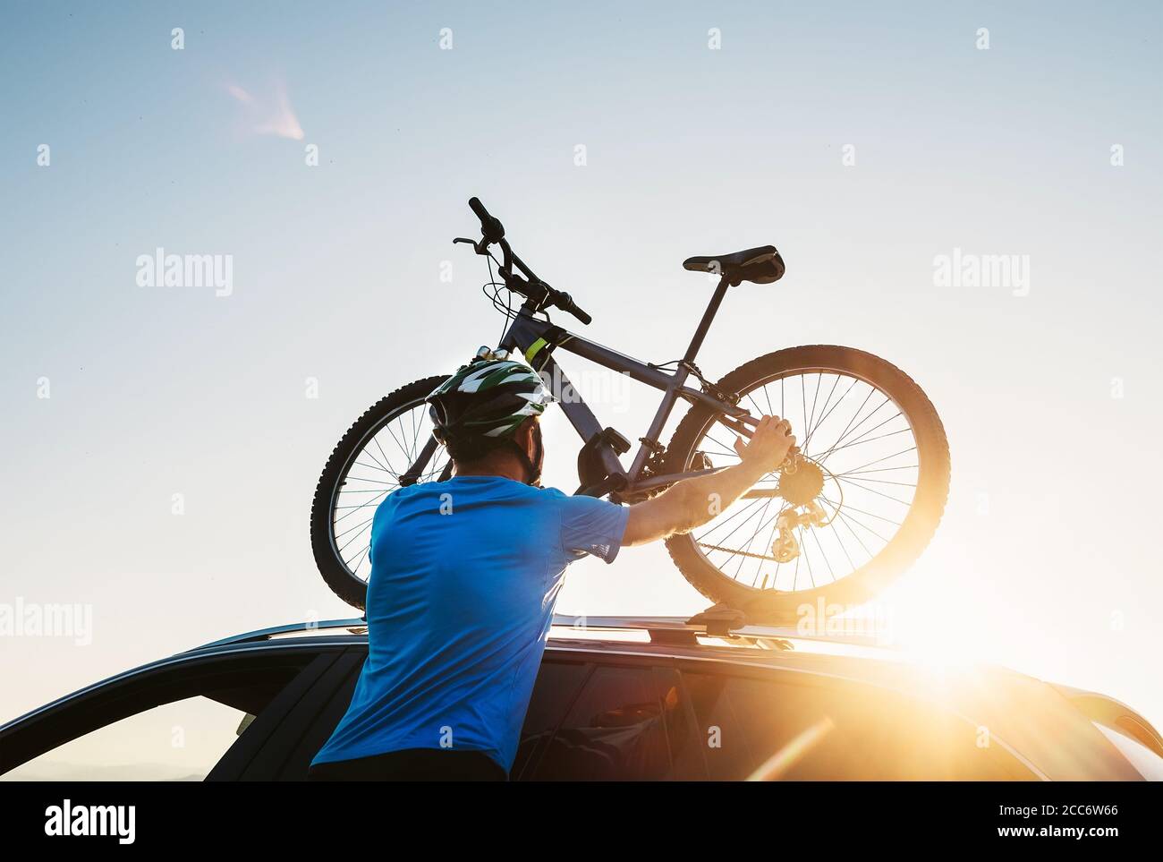 Car roof bike rack hi-res stock photography and images - Alamy