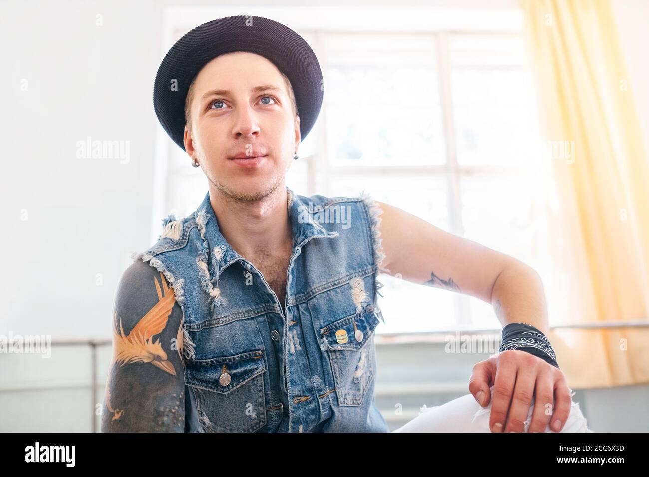 Teenage male dancer hi-res stock photography and images - Alamy