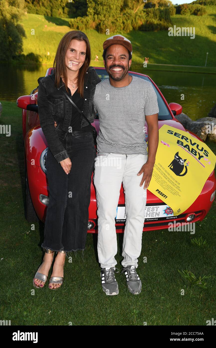 Munich, Germany. 19th Aug, 2020. The actor Simon Pearce and his wife ...