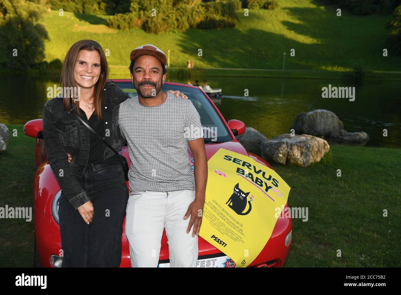 Munich, Germany. 19th Aug, 2020. The actor Simon Pearce and his wife ...