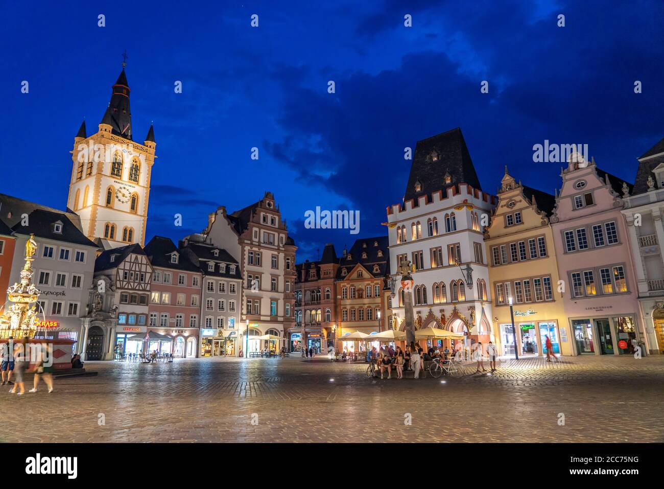 Houses, skyline at the main market in the city centre of Trier ...