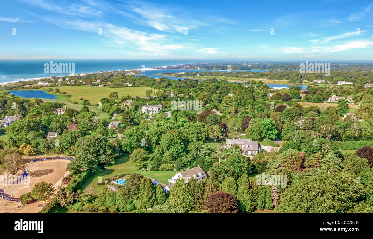 Beautiful houses of the hamptons hi-res stock photography and images ...