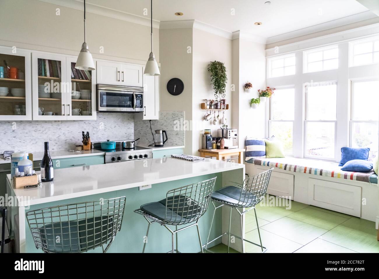 Spacious modern kitchen design Stock Photo - Alamy