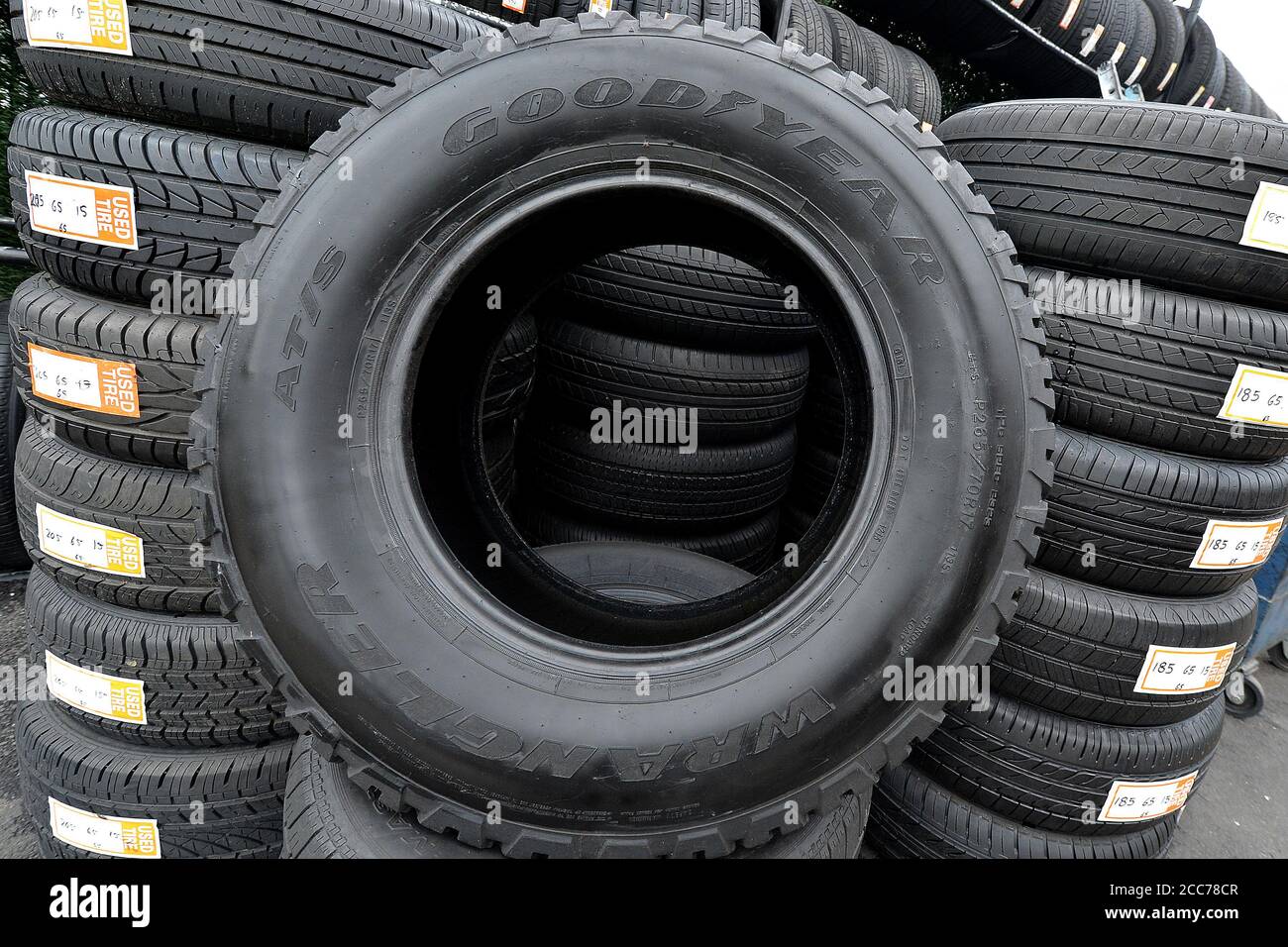 Goodyear tires shop hi-res stock photography and images - Alamy