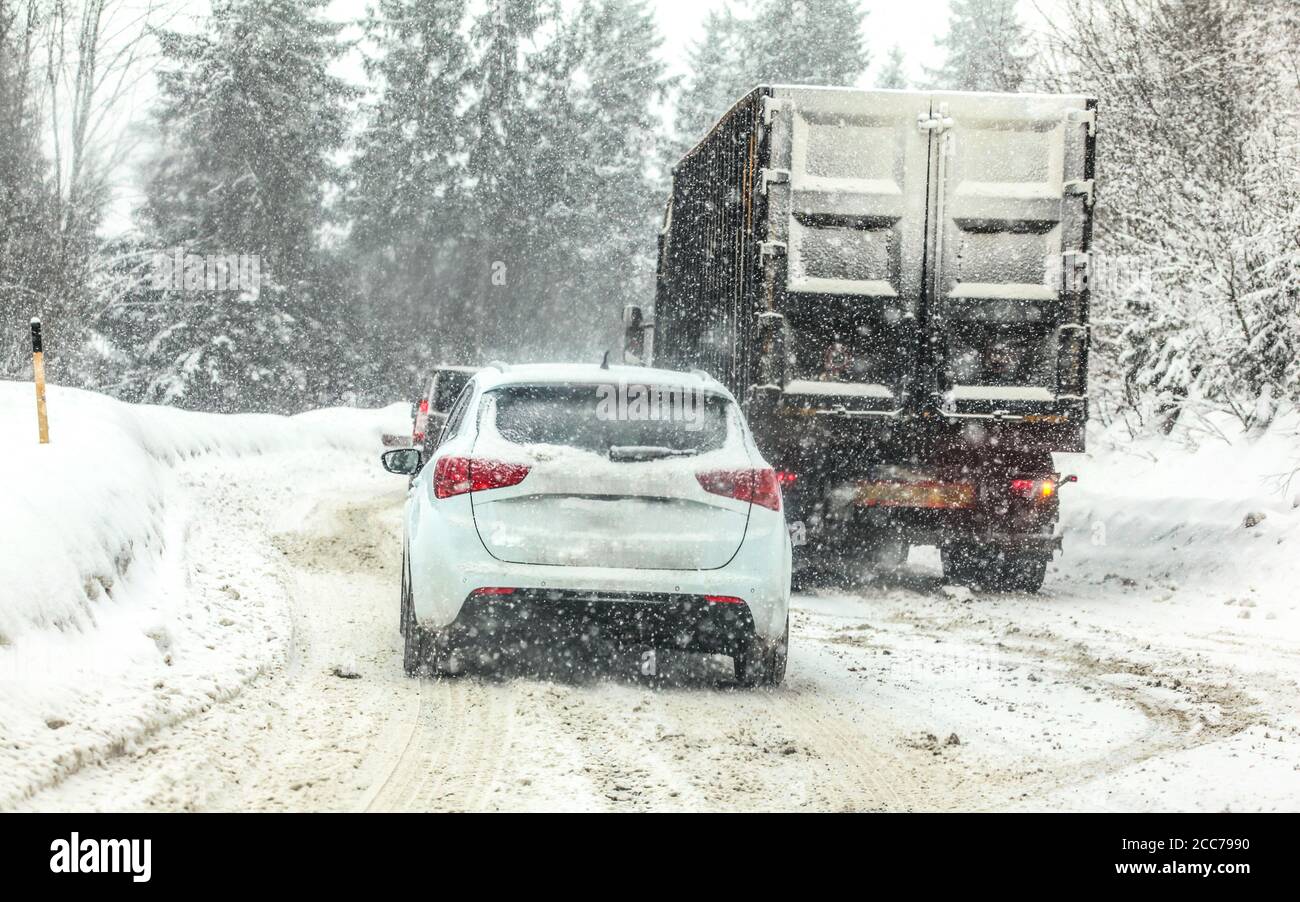 Trucks on ice road hi-res stock photography and images - Alamy