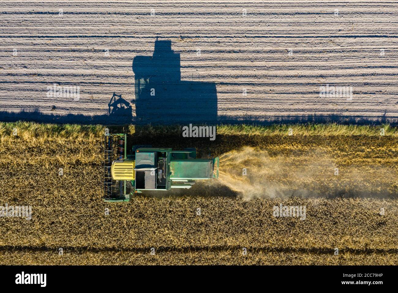 Aerial view combine harvesting hi-res stock photography and images - Alamy