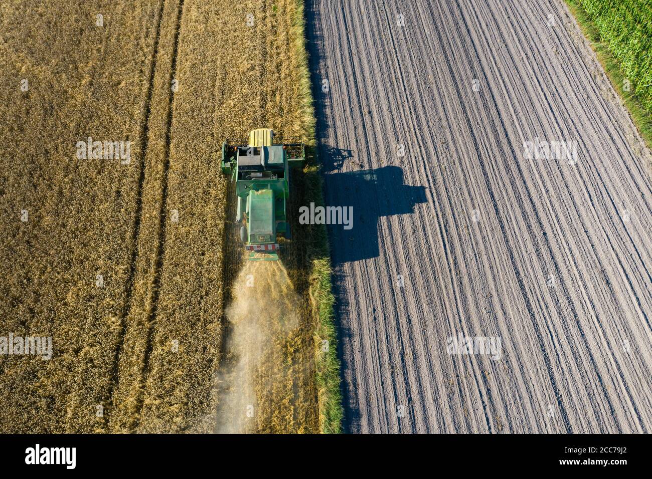 Aerial view combine harvester hi-res stock photography and images - Alamy