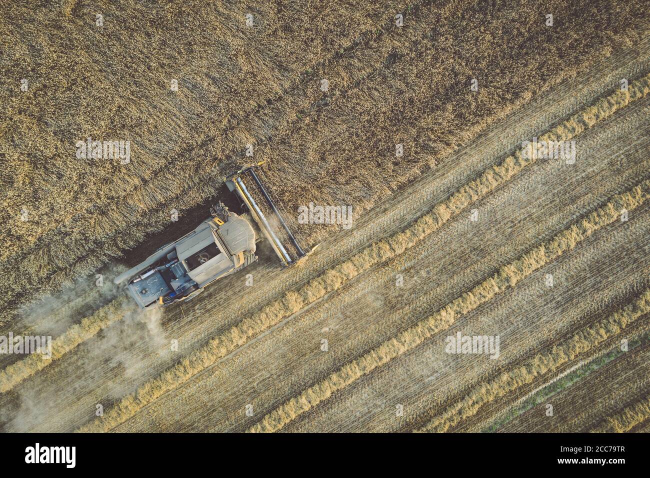 Aerial view of combine in field hi-res stock photography and images - Alamy
