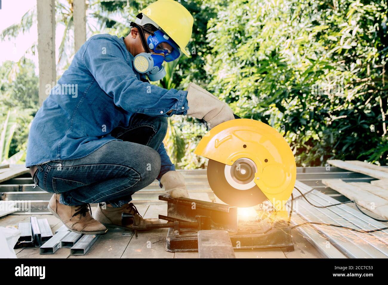 Technician saw hi-res stock photography and images - Alamy