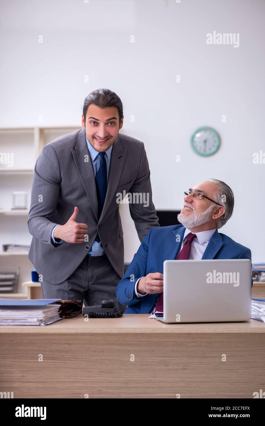 Two employees working in the office Stock Photo - Alamy