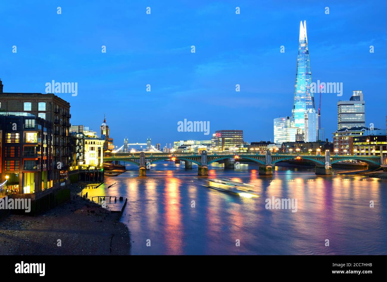 Scenery in London at dusk Stock Photo - Alamy