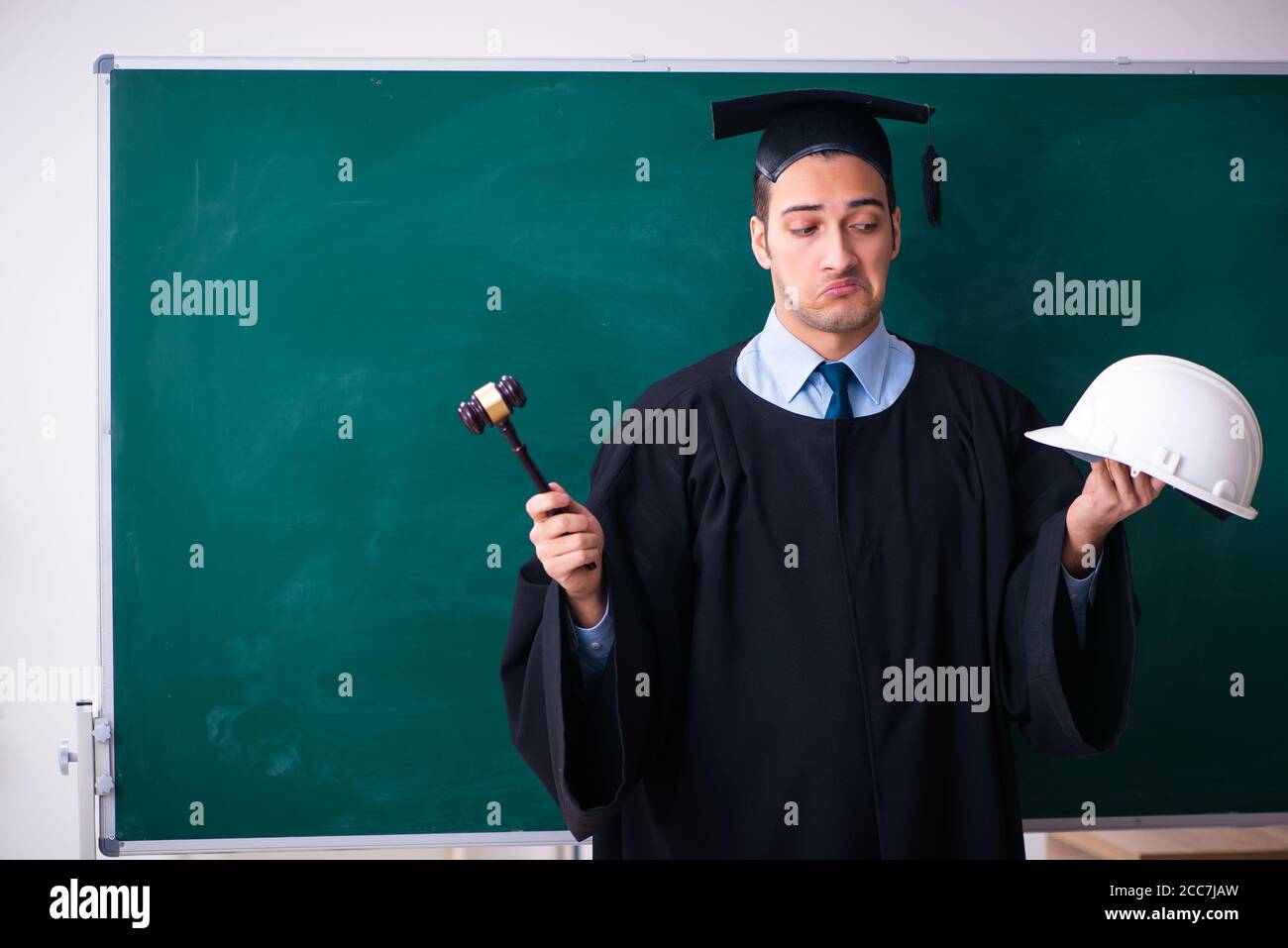 Graduate mortar board thinking hi-res stock photography and images - Alamy