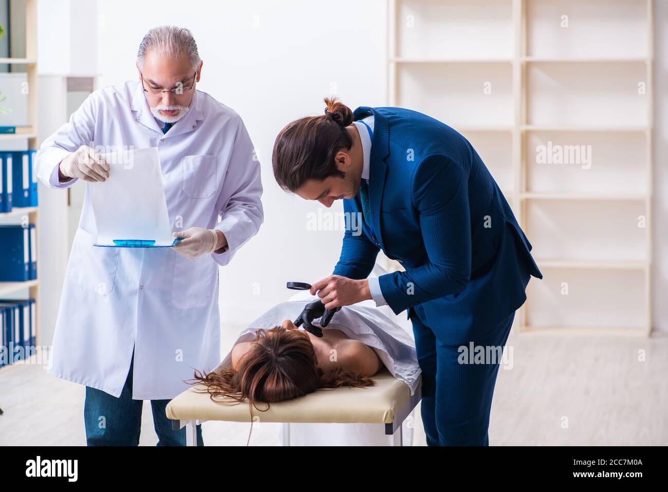 Police coroner examining dead body corpse in the morgue Stock Photo - Alamy