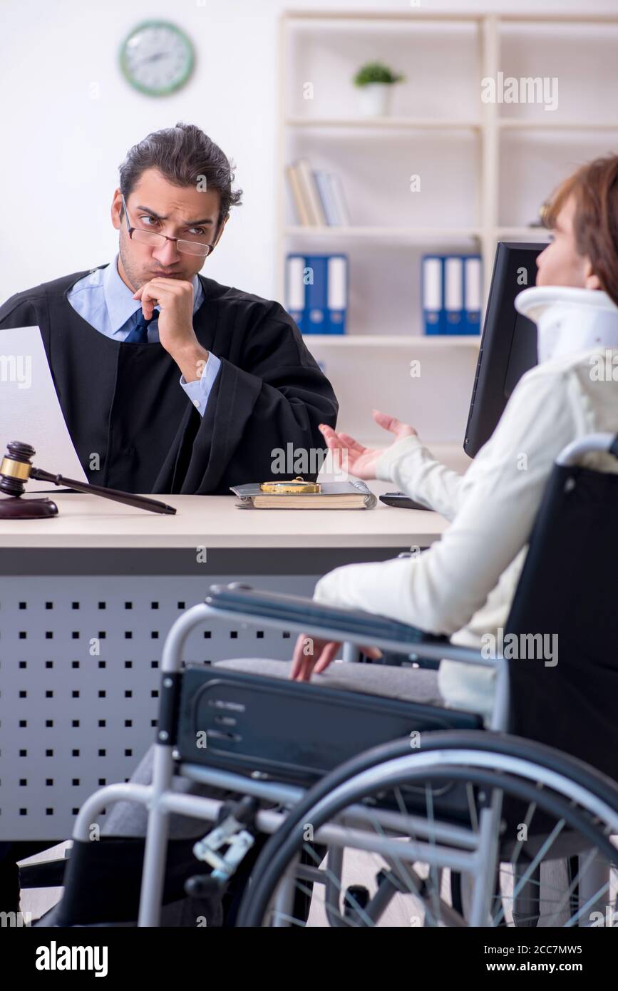 Injured woman and judge in the courtroom Stock Photo - Alamy
