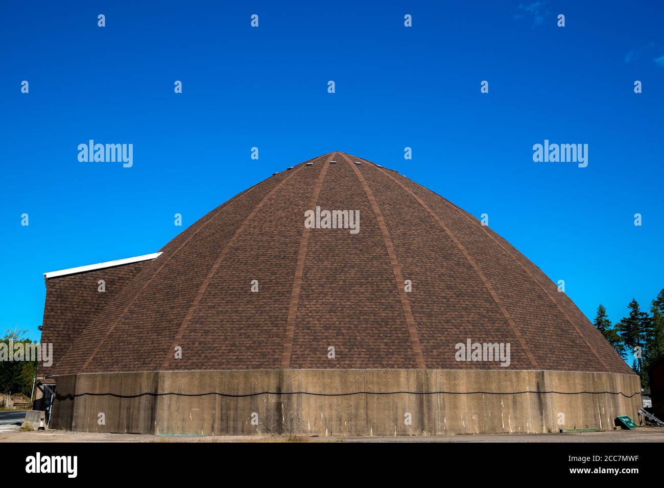 Dome shaped building winter hi-res stock photography and images - Alamy